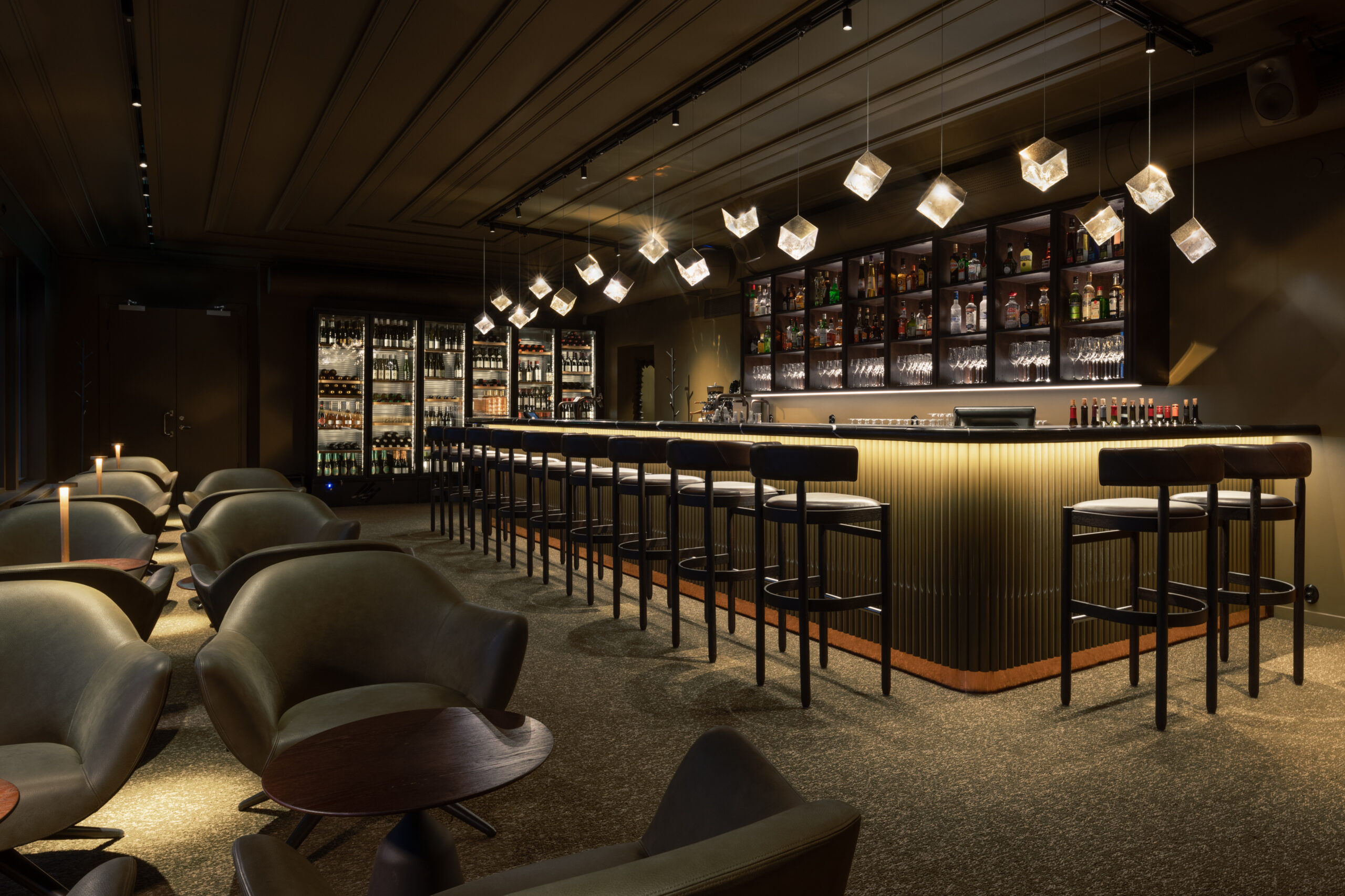 En elegant cocktailbar med utsikt - Reform Arkitekter
